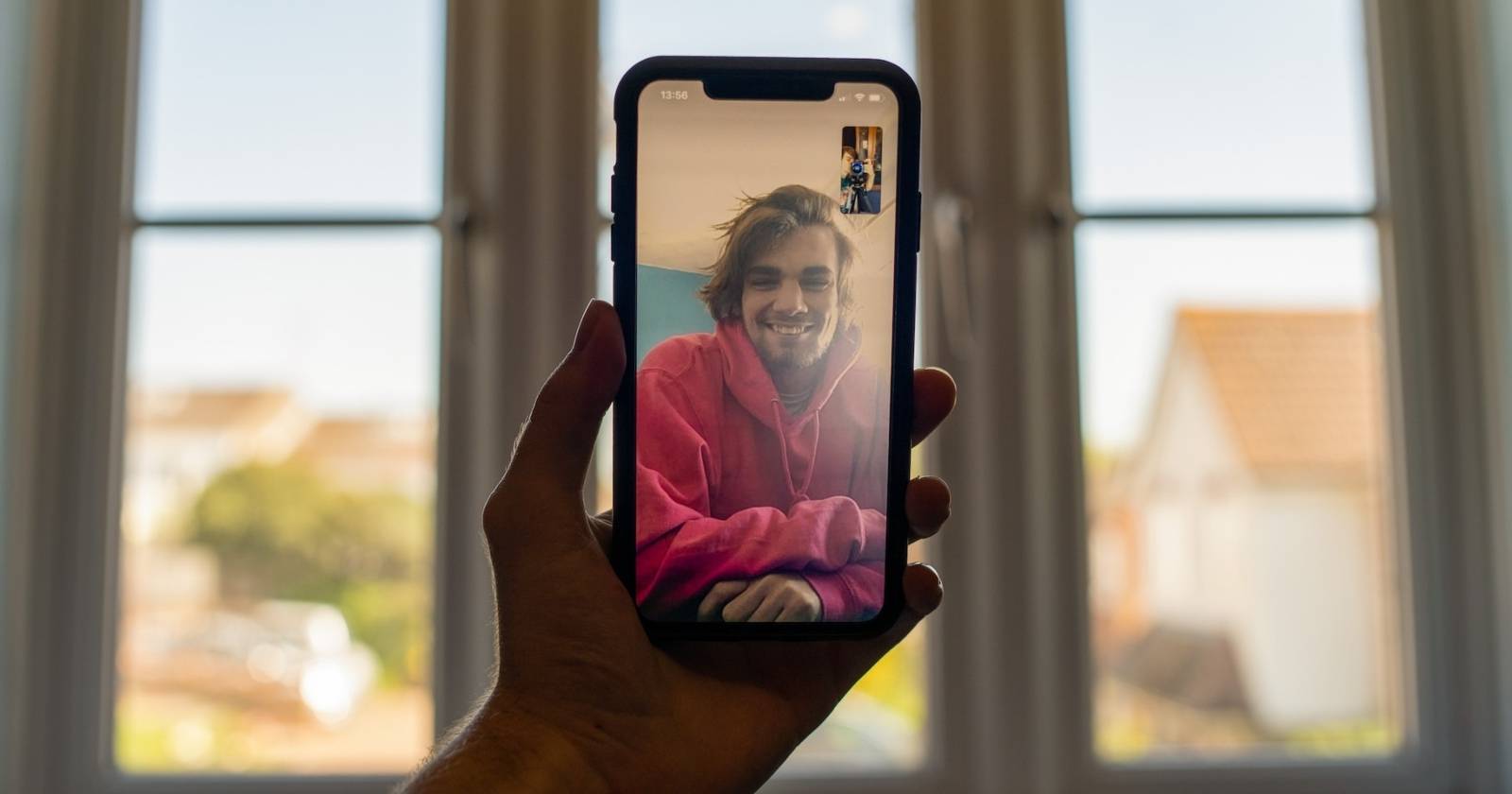 How to Fake Eye Contact in FaceTime on an iPhone