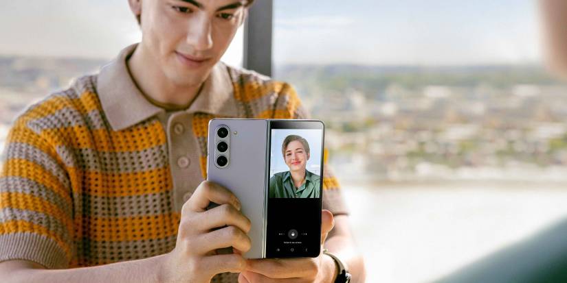 Fold vs. Flip: Which Is the Better Form Factor for Foldable Phones?