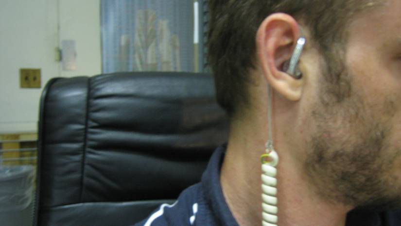 Don't Throw Them Away! 9 Projects to Reuse Old Earphones