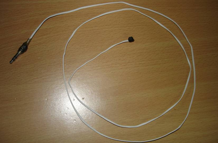 Don't Throw Them Away! 9 Projects to Reuse Old Earphones