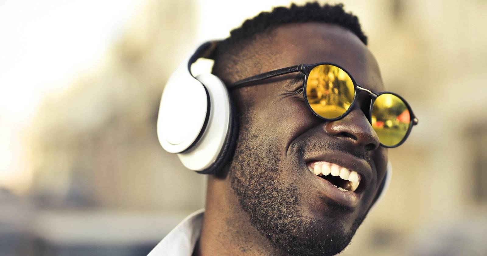 Wired vs. Wireless Headphones: Audio Quality, Comfort, and Maintenance ...