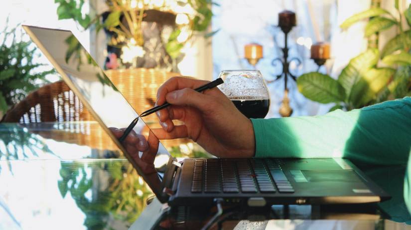 5 Health Benefits of Using a Stylus With Your PC, Phone, or Tablet
