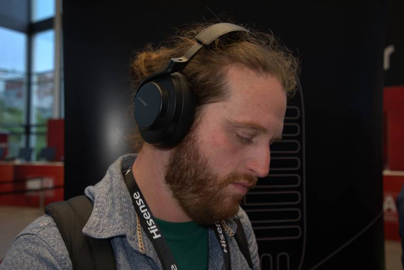 Over-Ear vs. On-Ear Headphones: What's the Difference and What Should ...