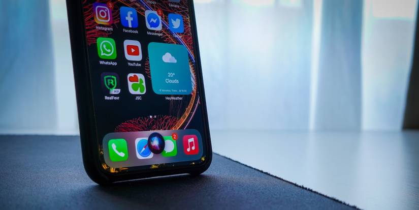 How to Revert to "Hey Siri" as Siri's Only Trigger Word on Your iPhone