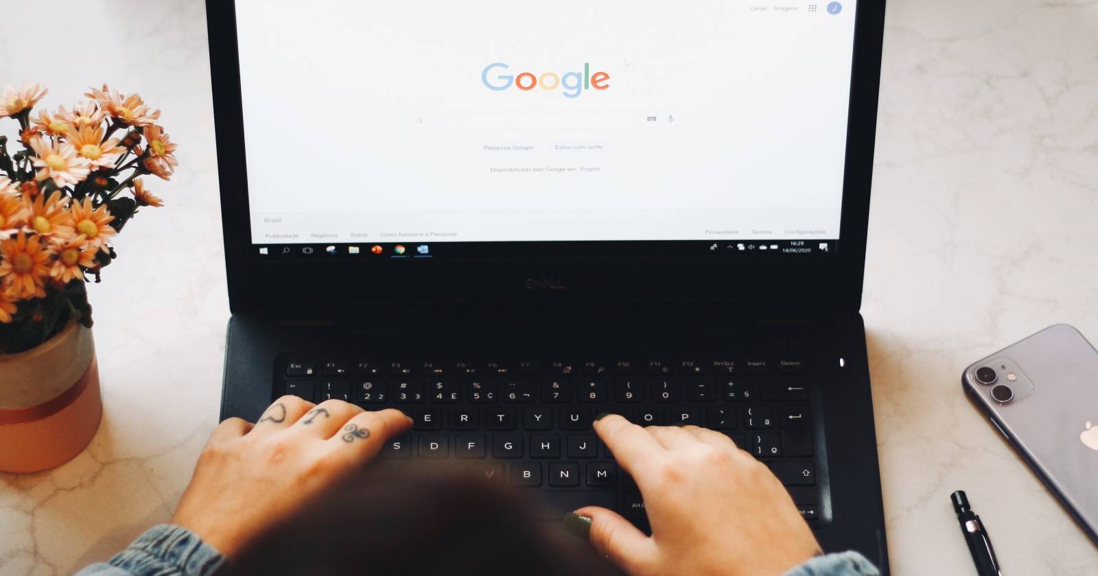 How to Fix Edge or Chrome Hiding the Windows Taskbar When Maximized