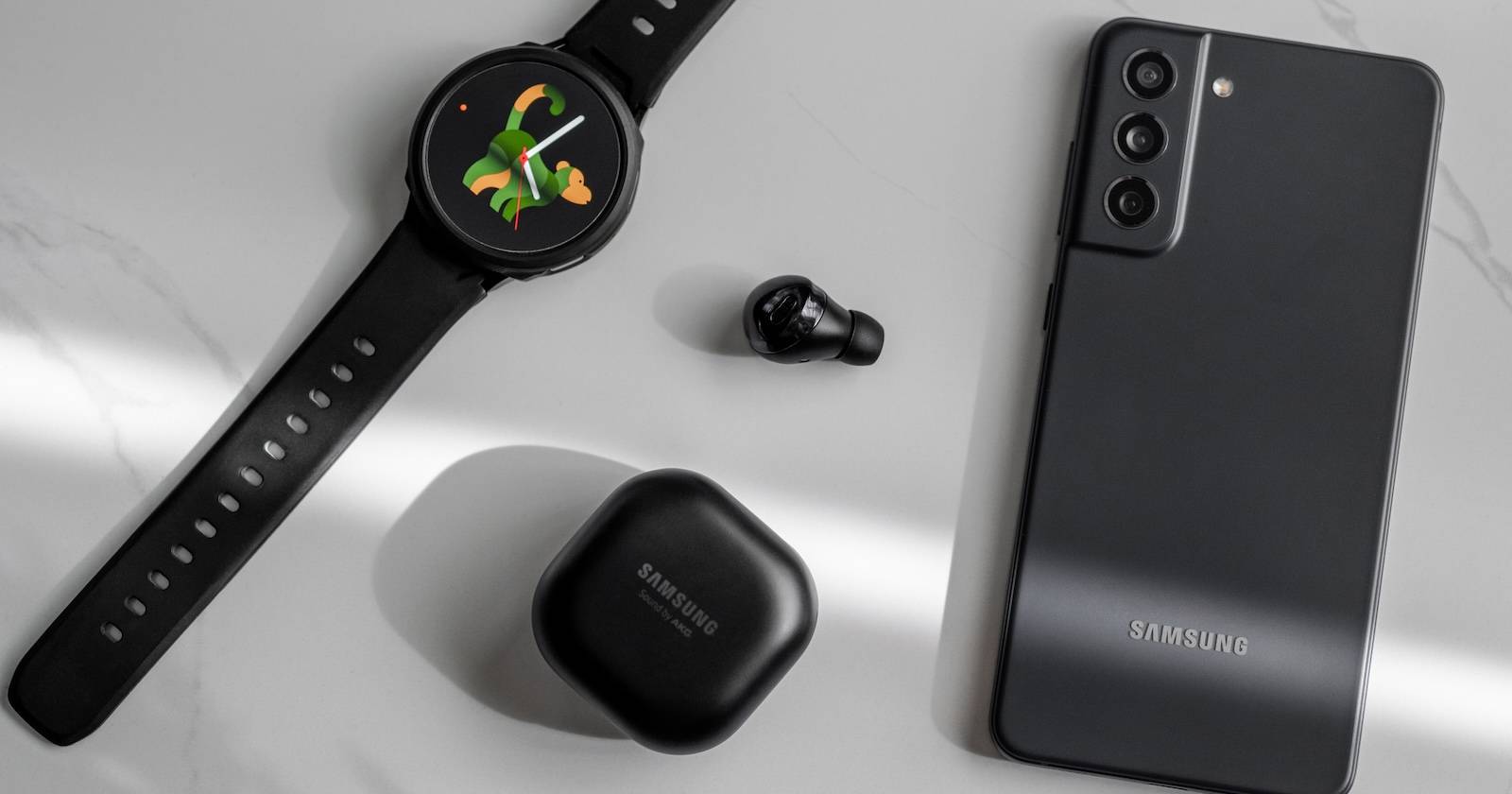 How to Use Samsung’s Wireless PowerShare Feature to Wirelessly Charge ...