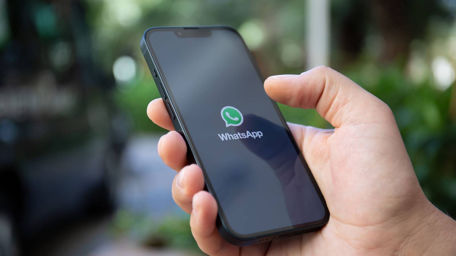 Here's What I Do to Keep Annoying WhatsApp Notifications Under Control