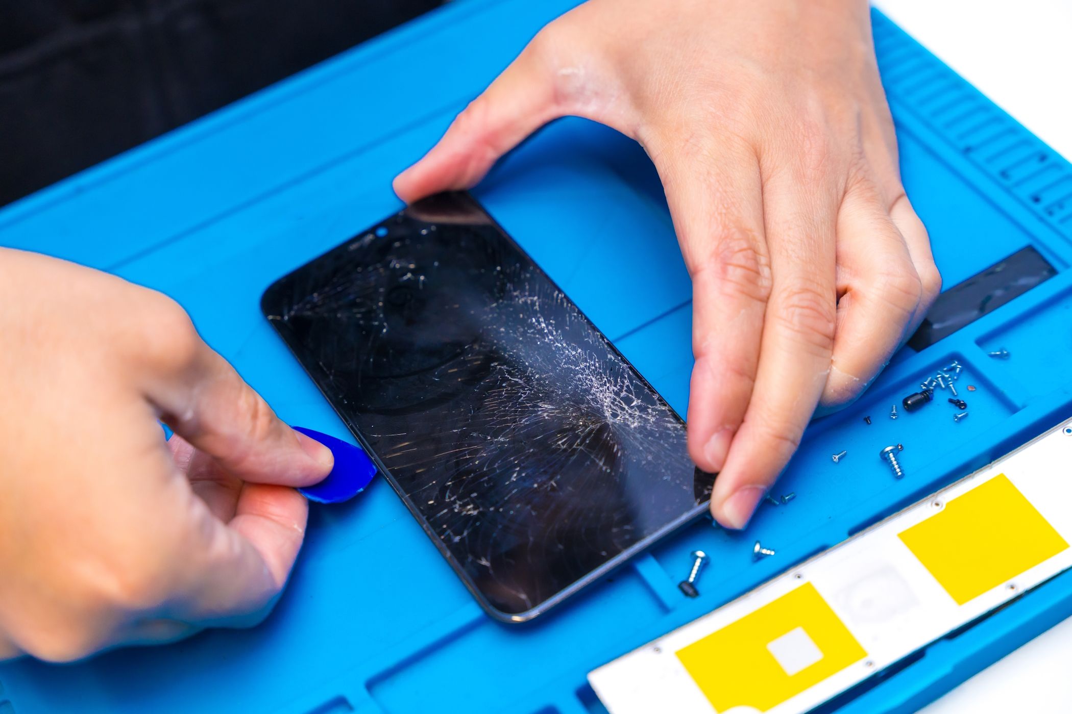Why I Won't Go to a Third-Party Service Center for Phone Repairs