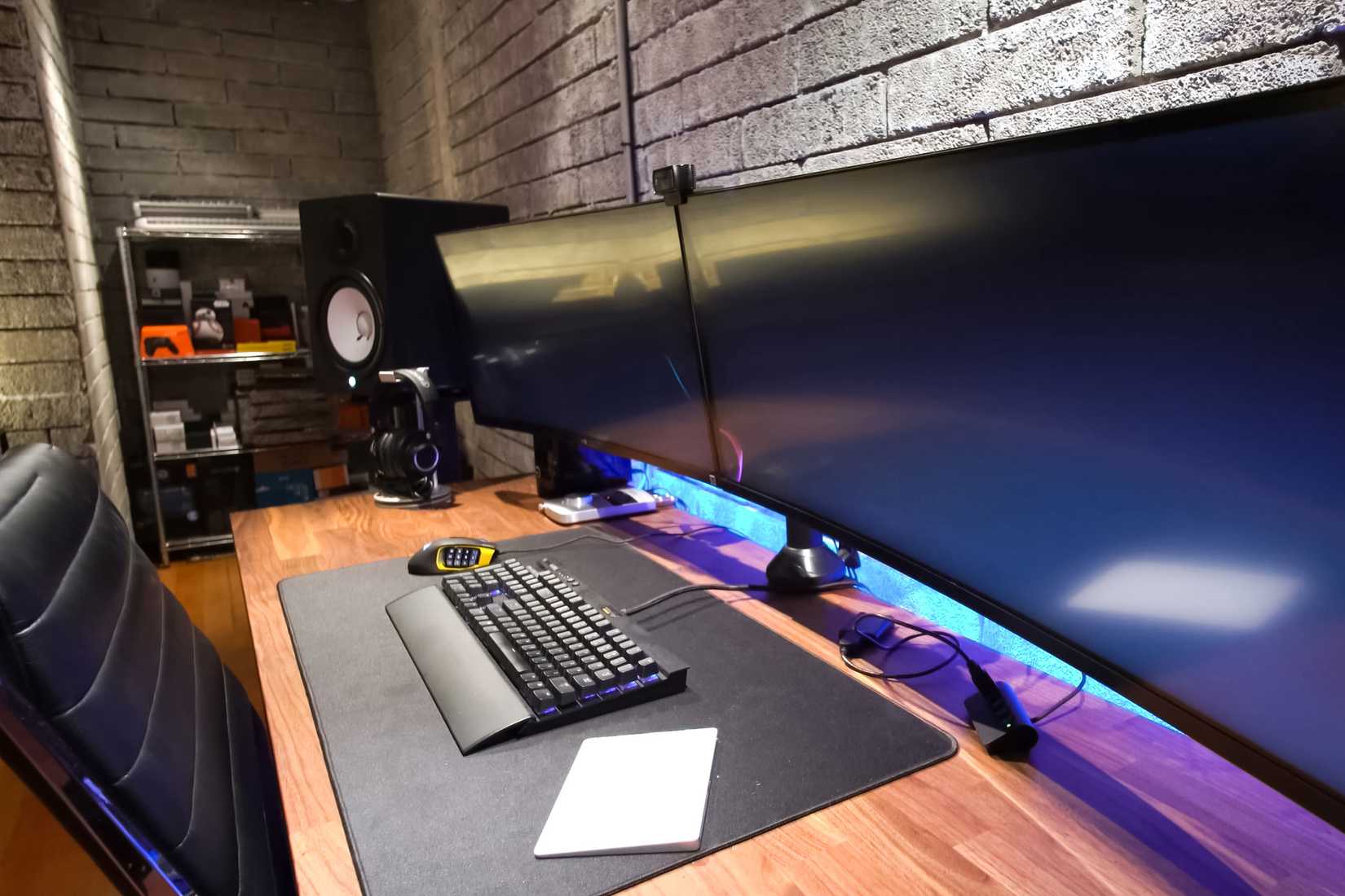 If You Want to Use More Monitors, Check These 5 Requirements First