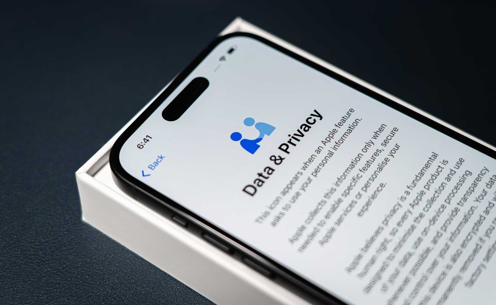 Why You Should Carry an iPhone and an Android Phone