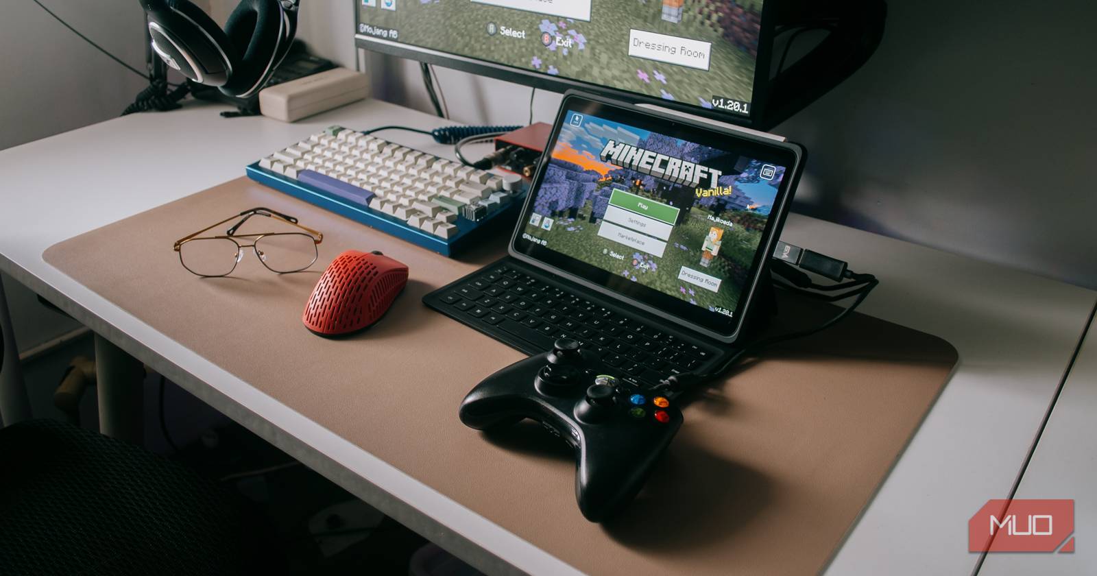 How to Join a Minecraft Java Server From Bedrock Using GeyserMC