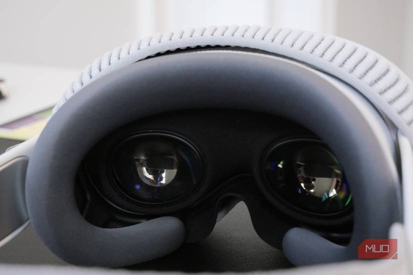 Apple Vision Pro vs. Meta Quest 3: What’s the Difference and Which ...