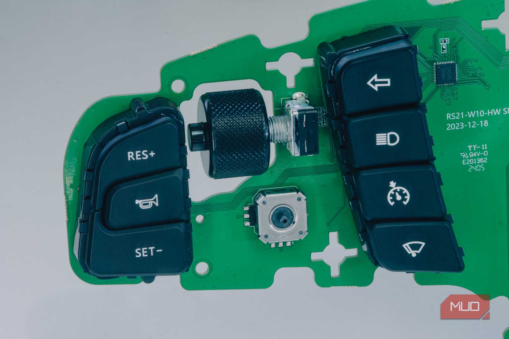 MOZA TSW Truck Wheel and Desk Clamp Review: The First of Its Kind