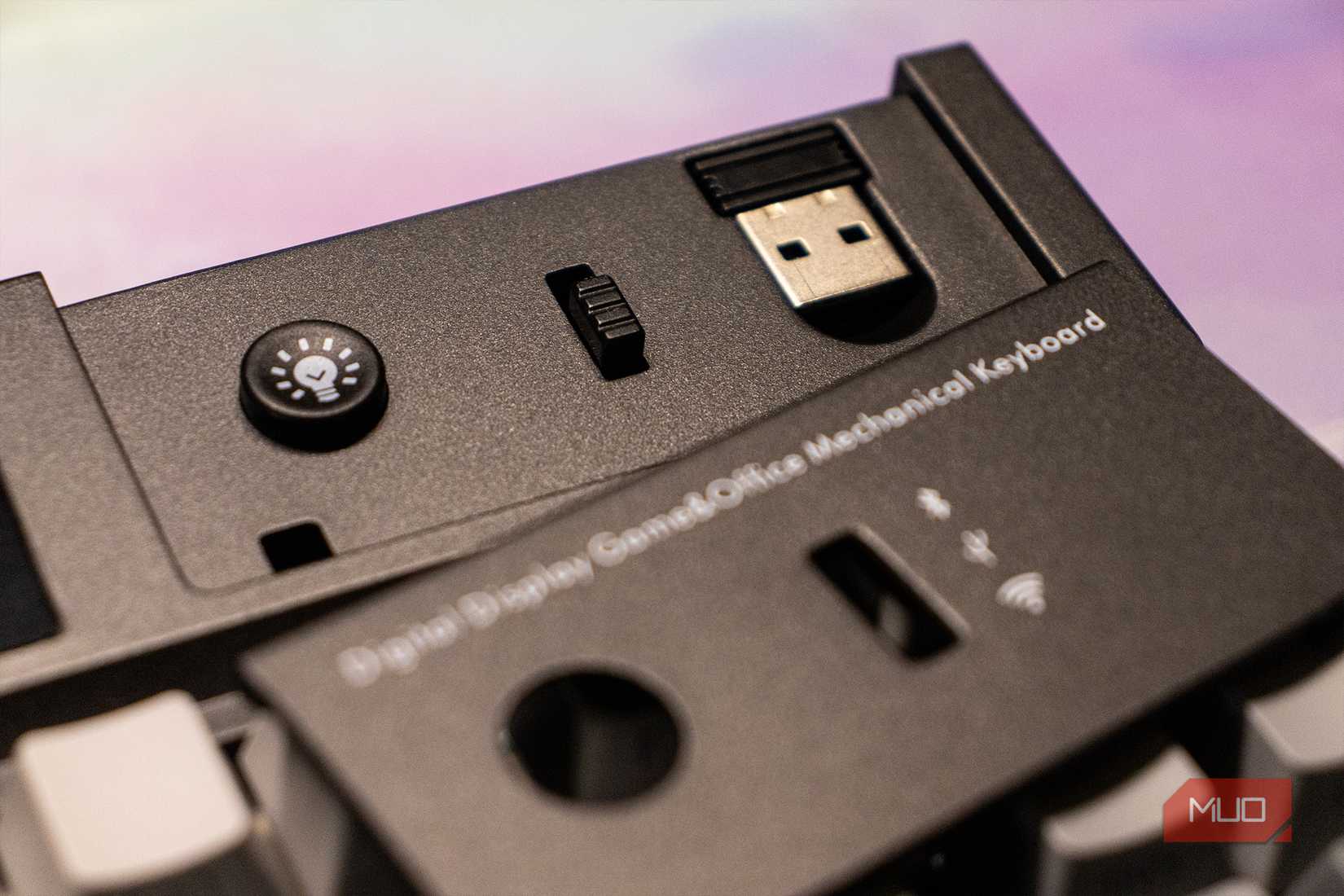Epomaker Dynatab 75X Review: Retro Keyboards Have Never Looked Better