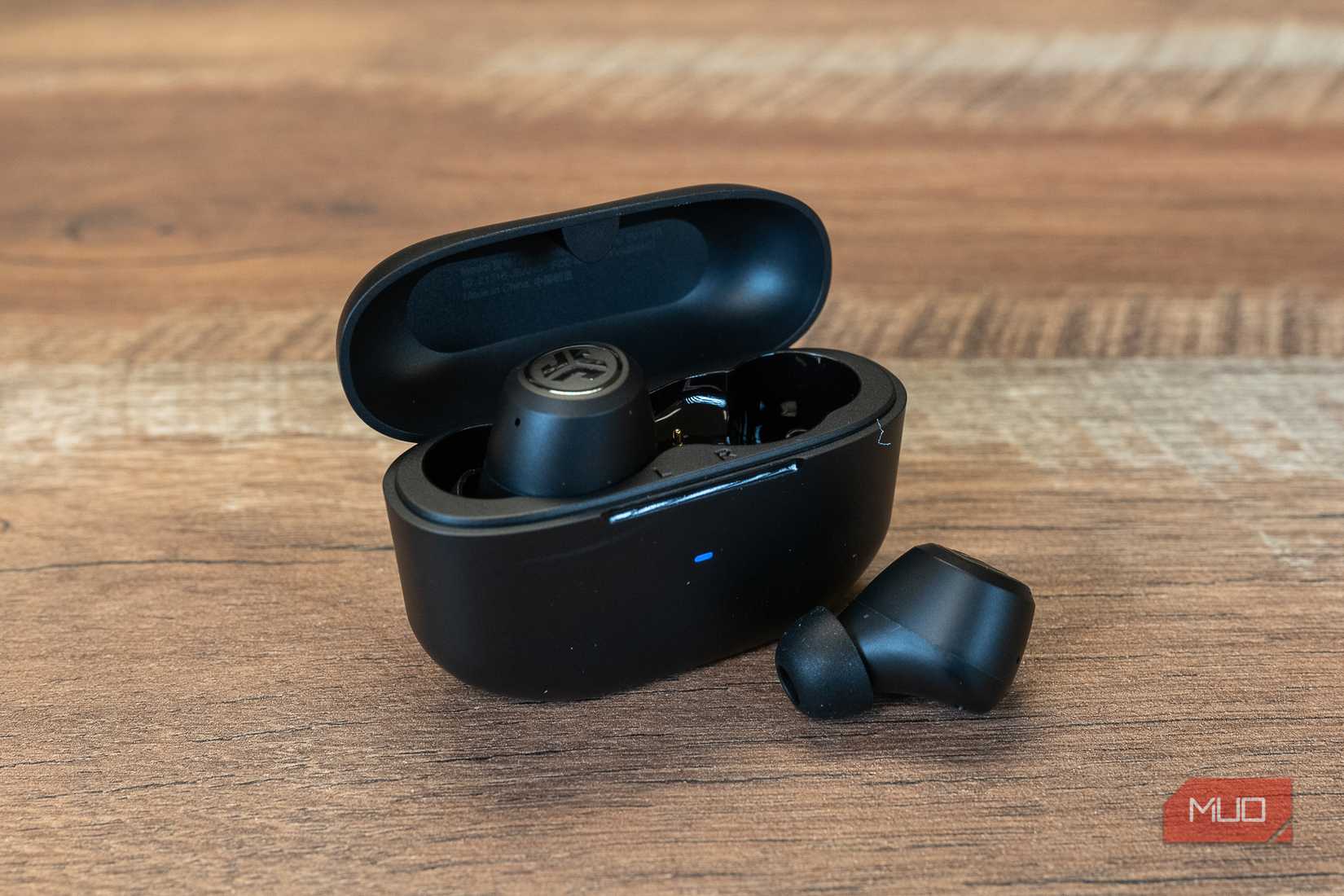I Love Earbuds, but They Have These 5 Undeniable Problems