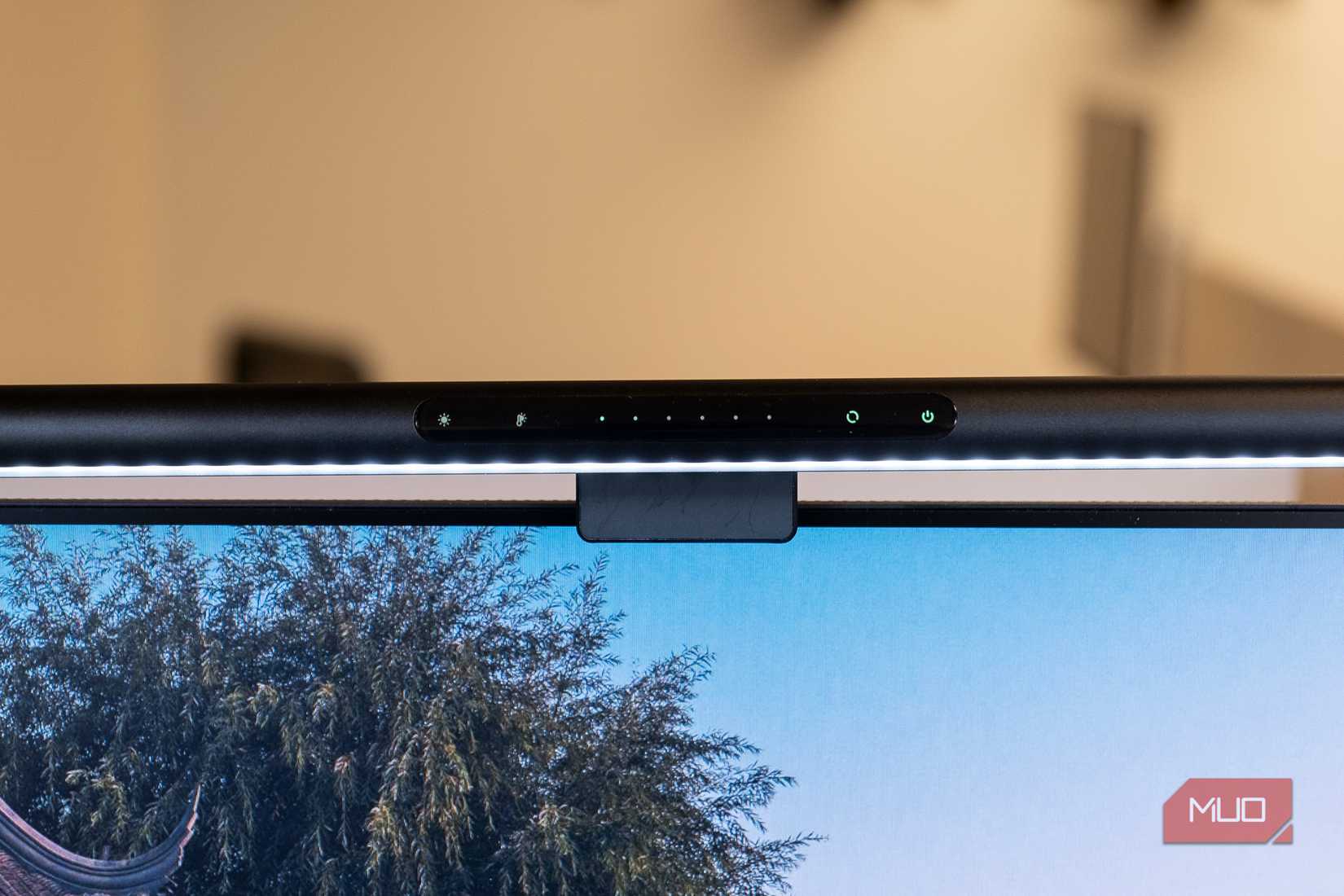 Razer Aether Monitor Light Bar Review: Perfect for Gamers