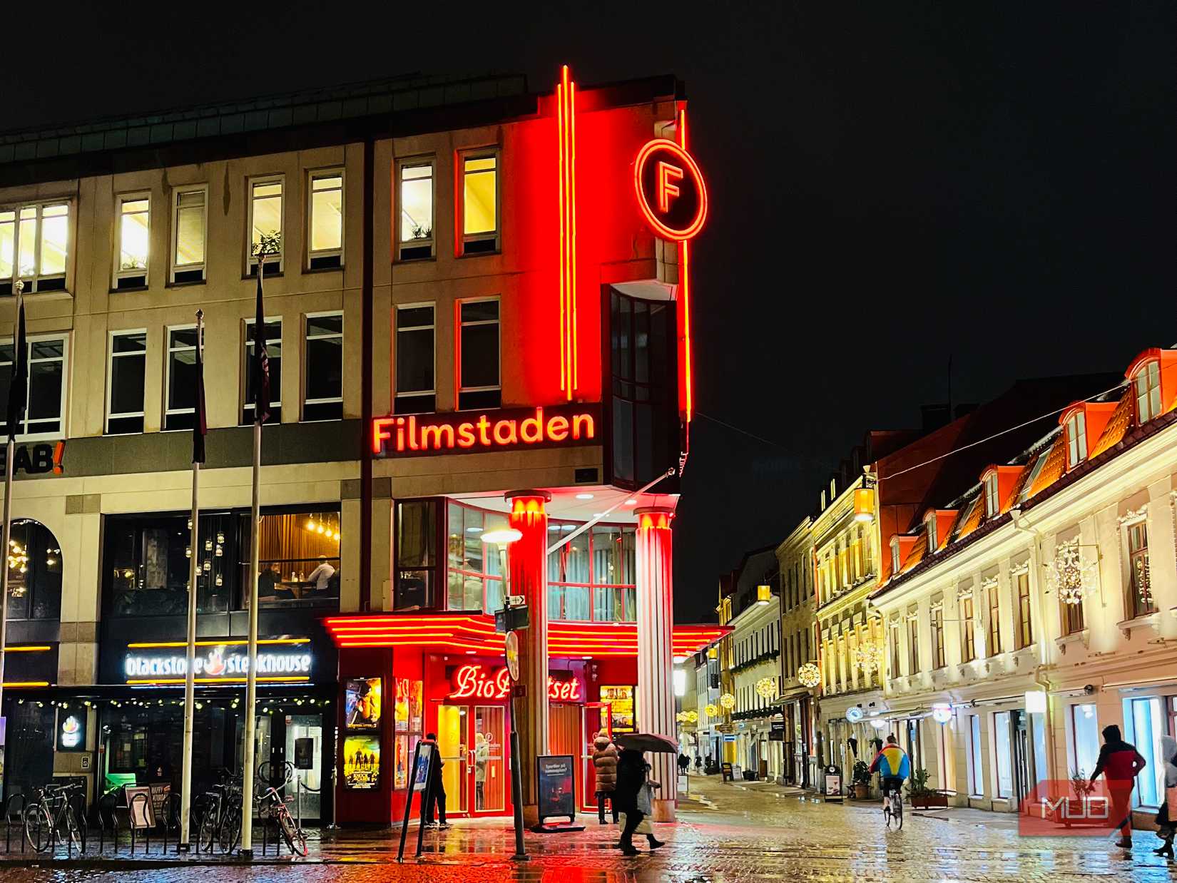 How I Capture Good Smartphone Photos in Low-Light Conditions