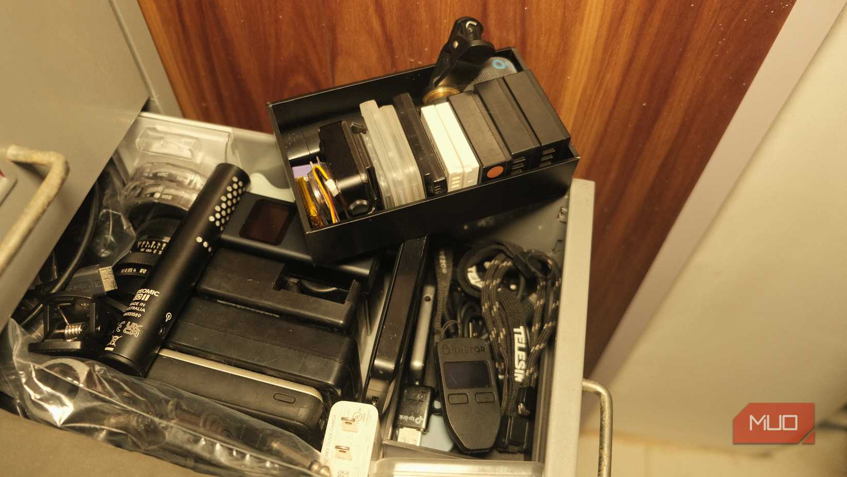 I Finally Organized My Mess of Tech Gadgets: 4 Practical Tricks I Learned
