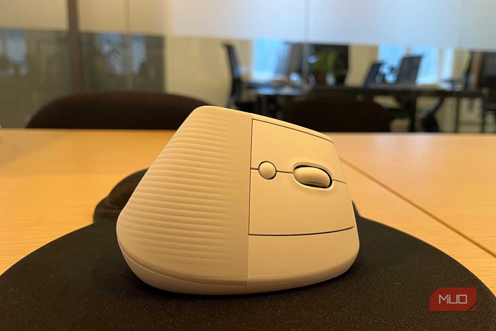 Should You Buy a Wireless Mouse for Your Computer? Here Are the Pros ...