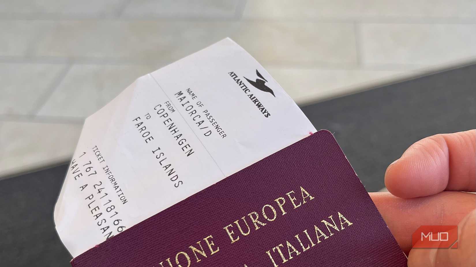 9 Ways I Ensure That My Phone Always Has Battery on Long Trips (Without ...