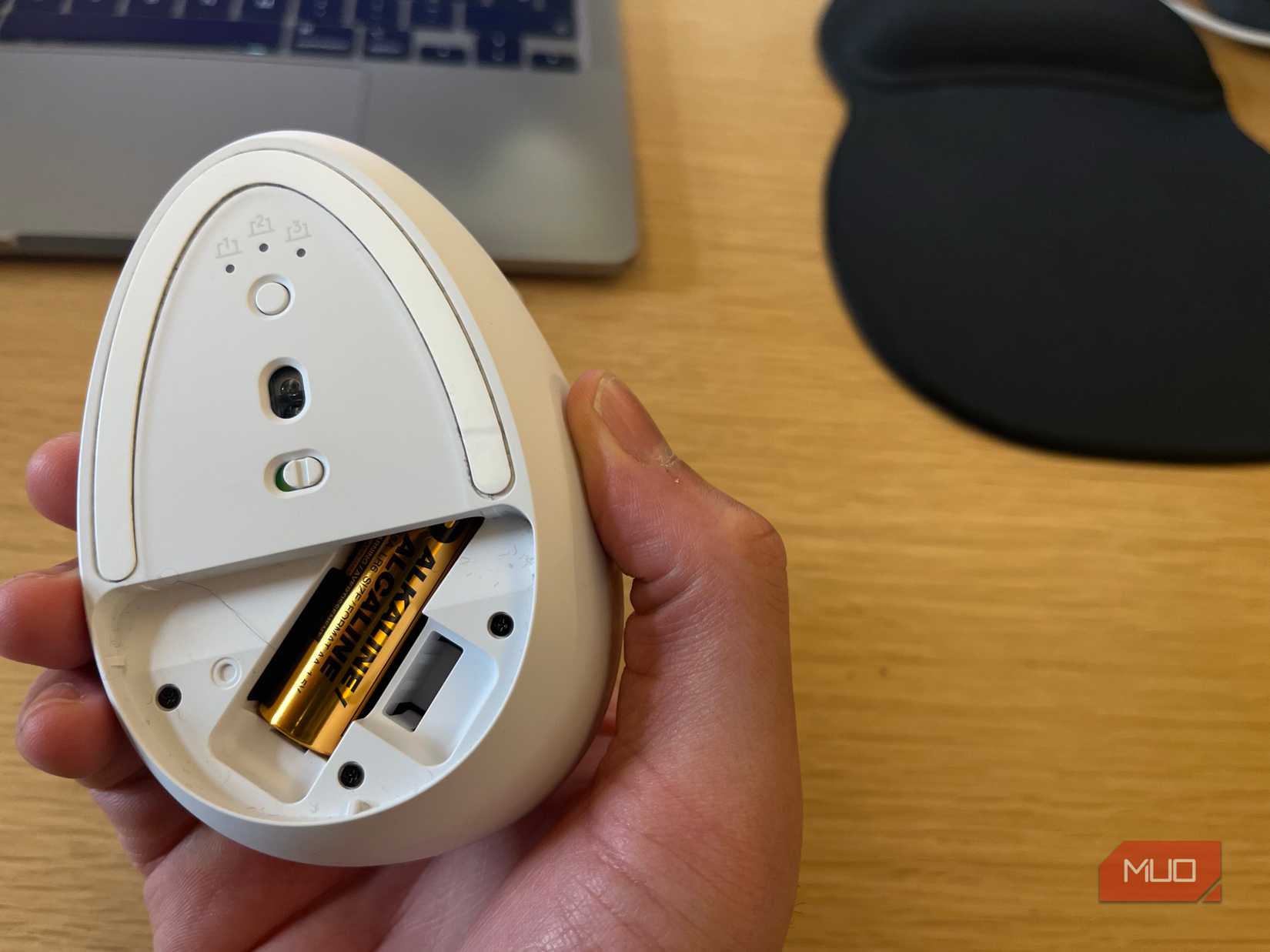 Should You Buy a Wireless Mouse for Your Computer? Here Are the Pros ...
