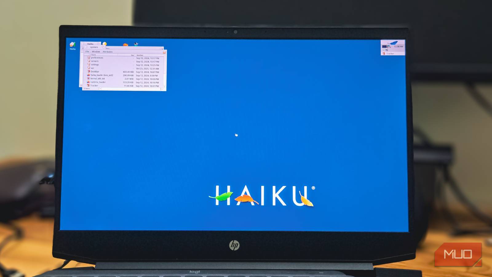 I tried these 4 bizarre operating systems—here’s how it went