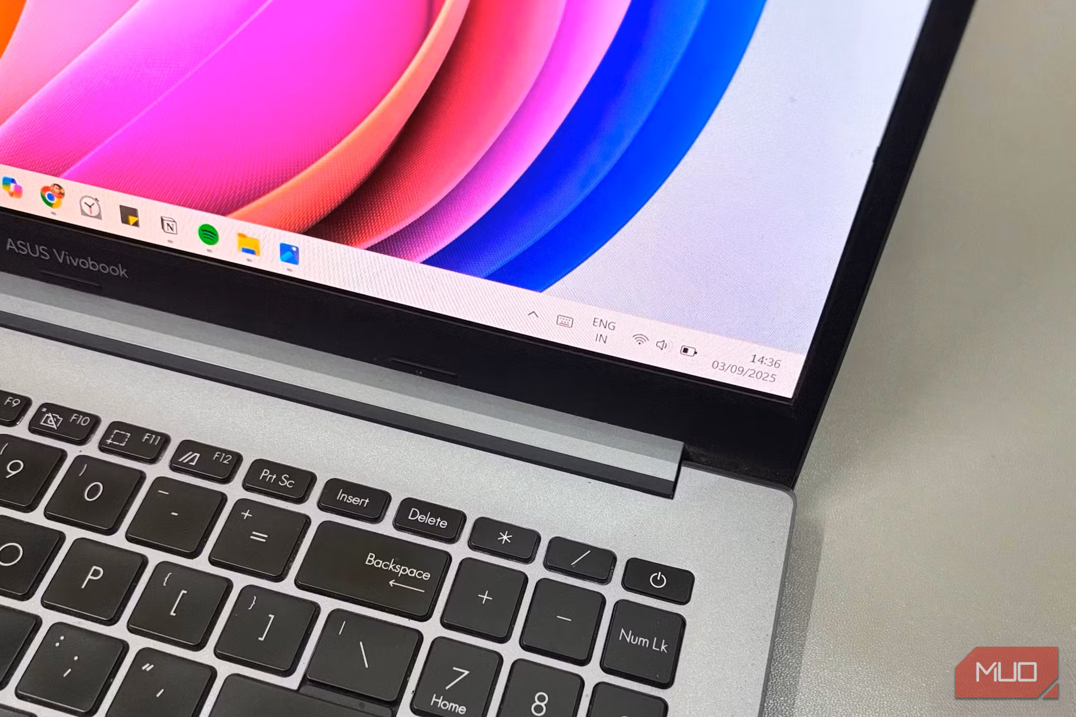 I made Windows 11’s taskbar look premium with this tiny tool