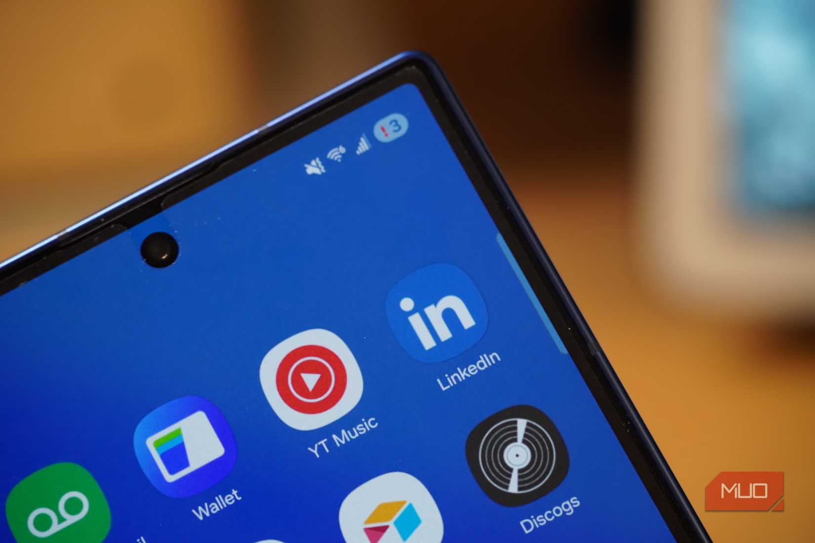 You're probably ignoring these 6 bloatware apps on your Android phone