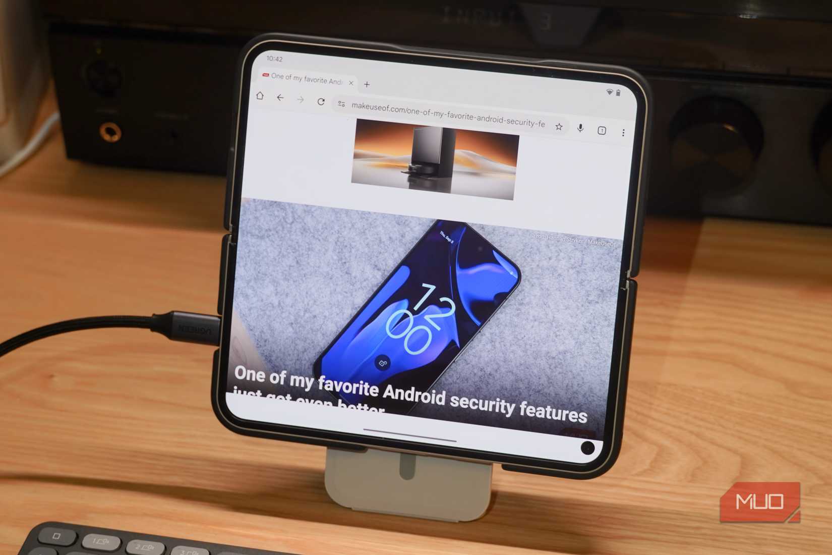 4 cheap gadgets that make an Android phone a real laptop replacement