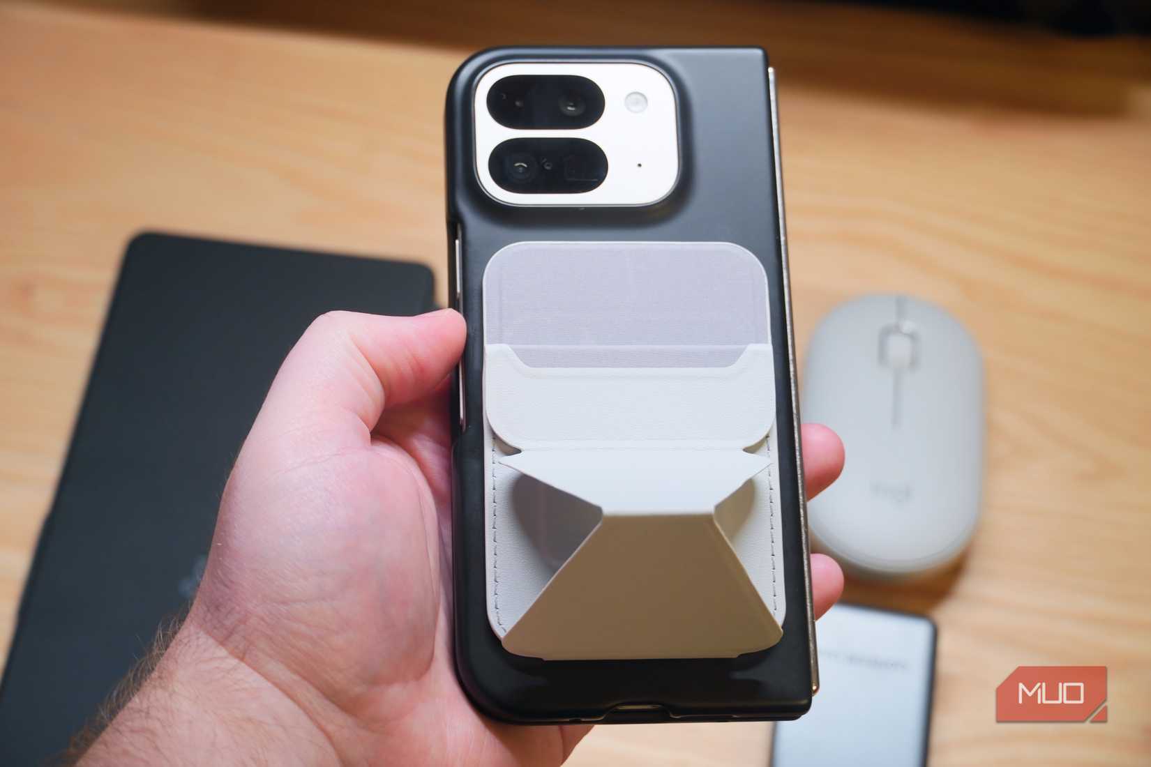 4 cheap gadgets that make an Android phone a real laptop replacement