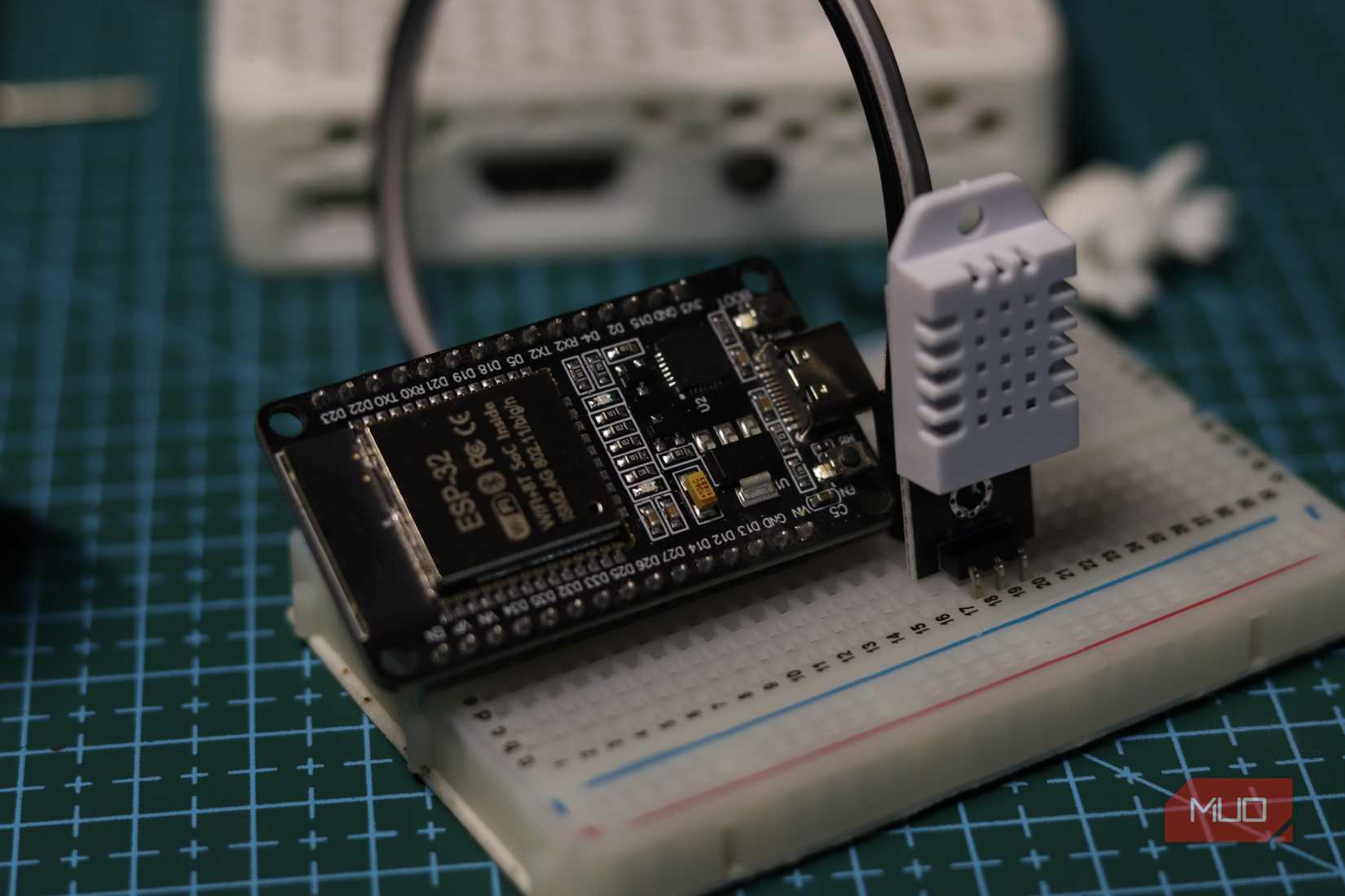 I built a $4 temperature sensor that works with every smart home app