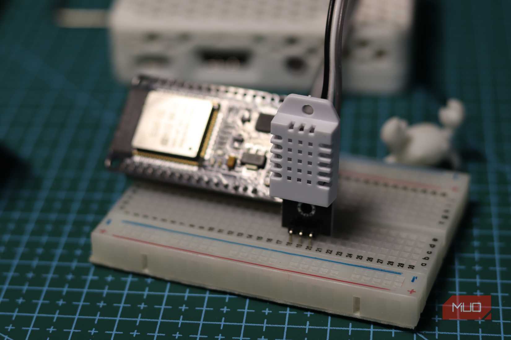 I built a $4 temperature sensor that works with every smart home app