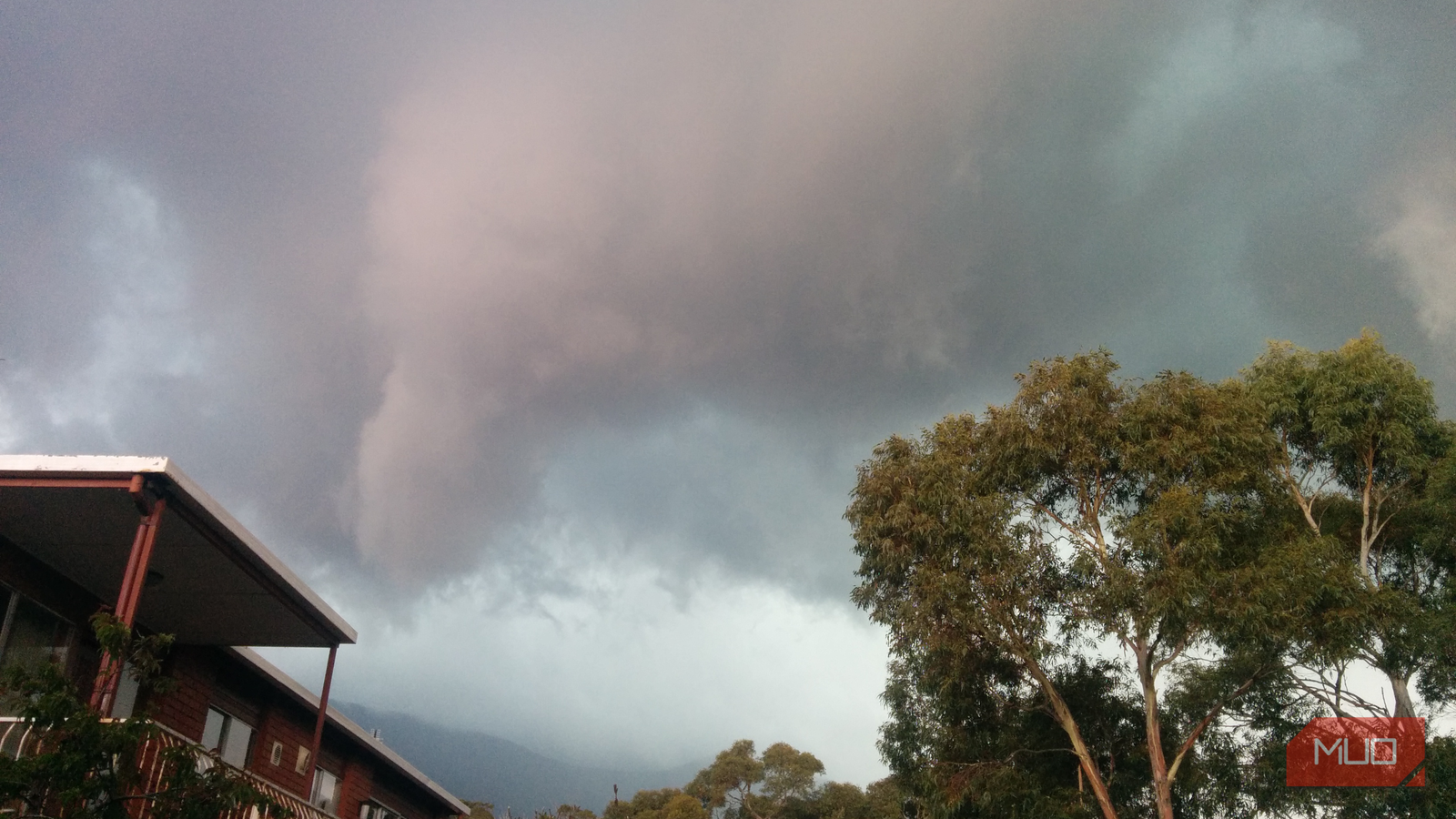 I replaced my weather app with a live lightning map and watched a storm ...
